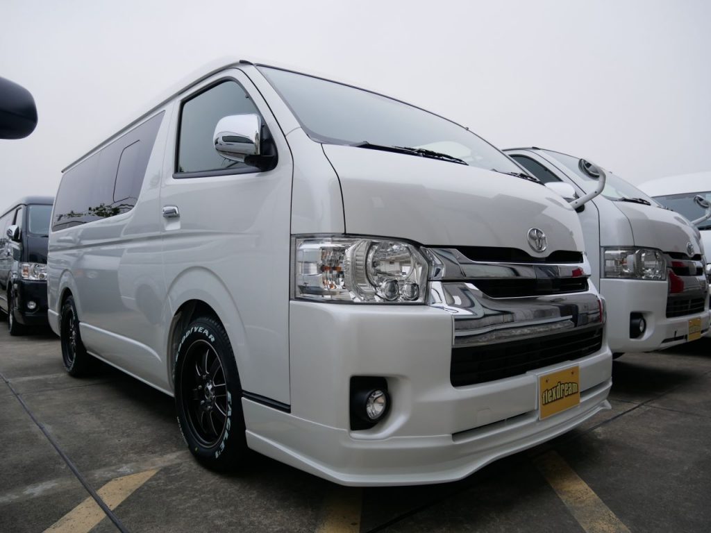 新車ハイエースワゴン GL 4WD パールホワイトをカスタムしました！｜ハイエース専門店の車中泊・アウトドアビークル｜flexdream blog